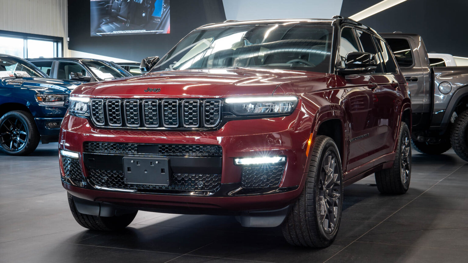 Jeep Grand Cherokee Summit Reserve L 4WD - Auto Outlet : Auto Outlet