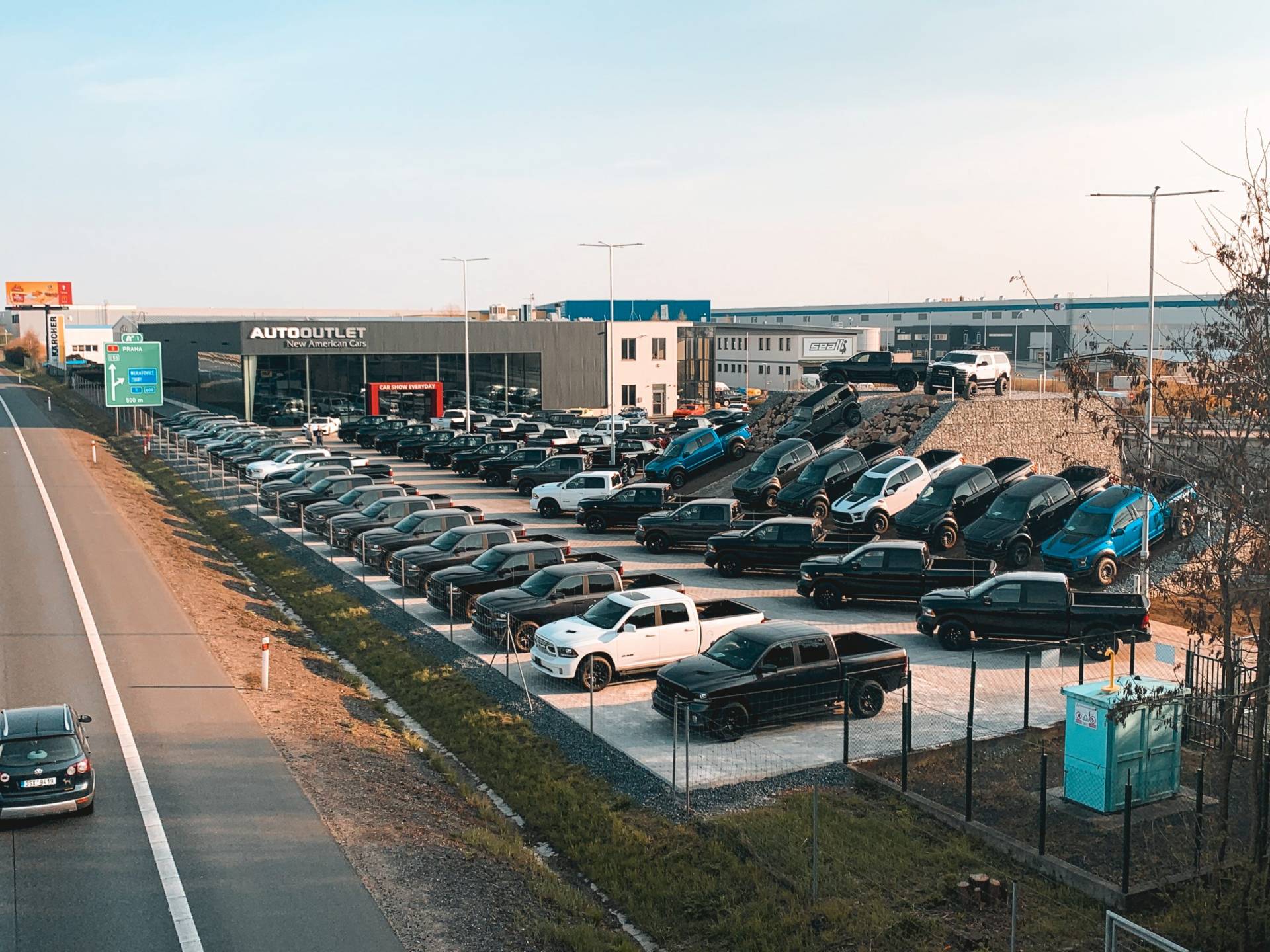 Auto Outlet - Nové americké vozy : Auto Outlet